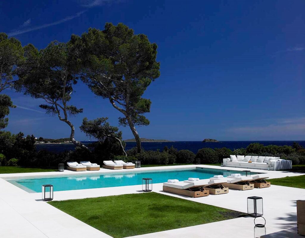 Island design : Swimming pools - Villa Contact